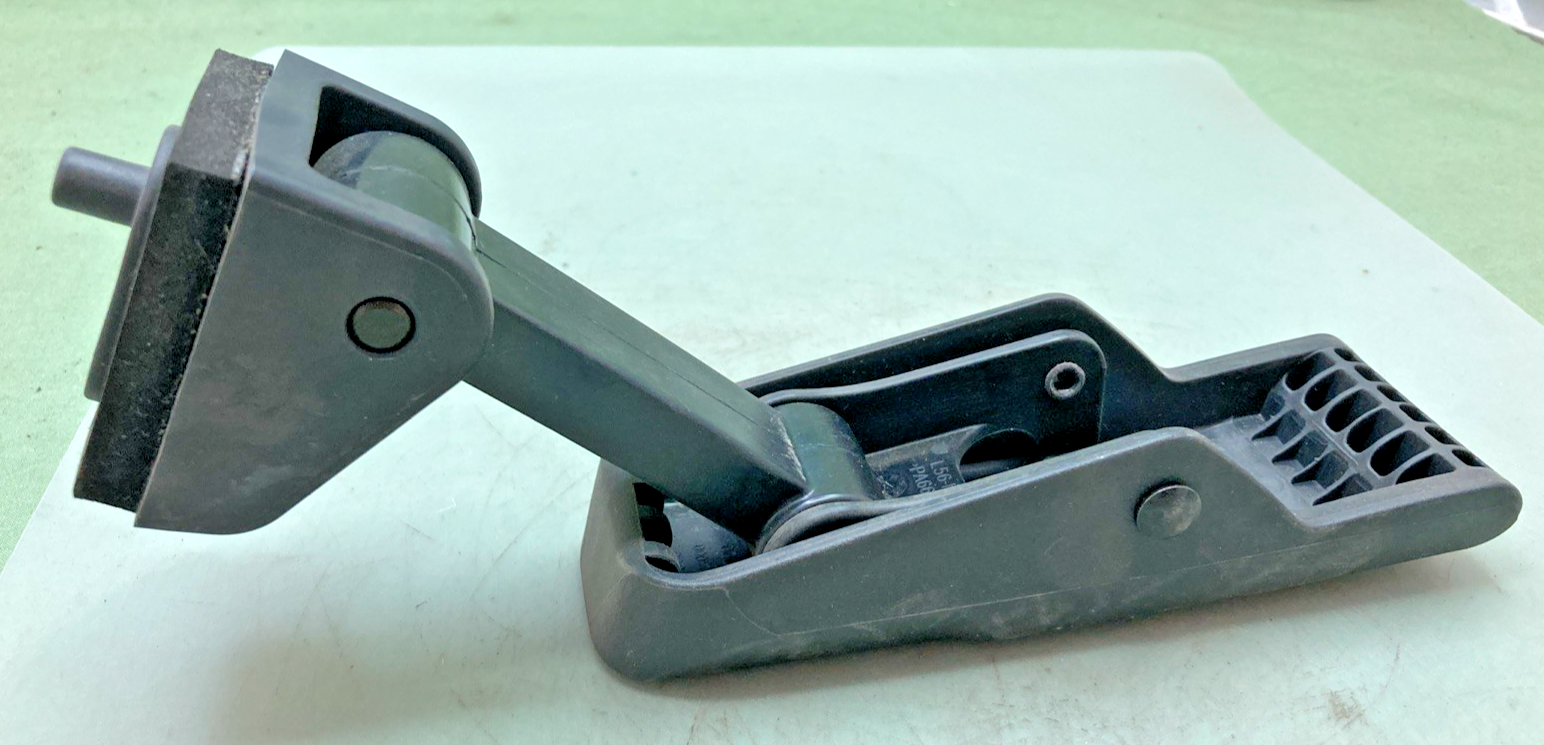 NEW GENUINE KENTWORTH L56-1024 HOOD LATCH – Merica Powersports